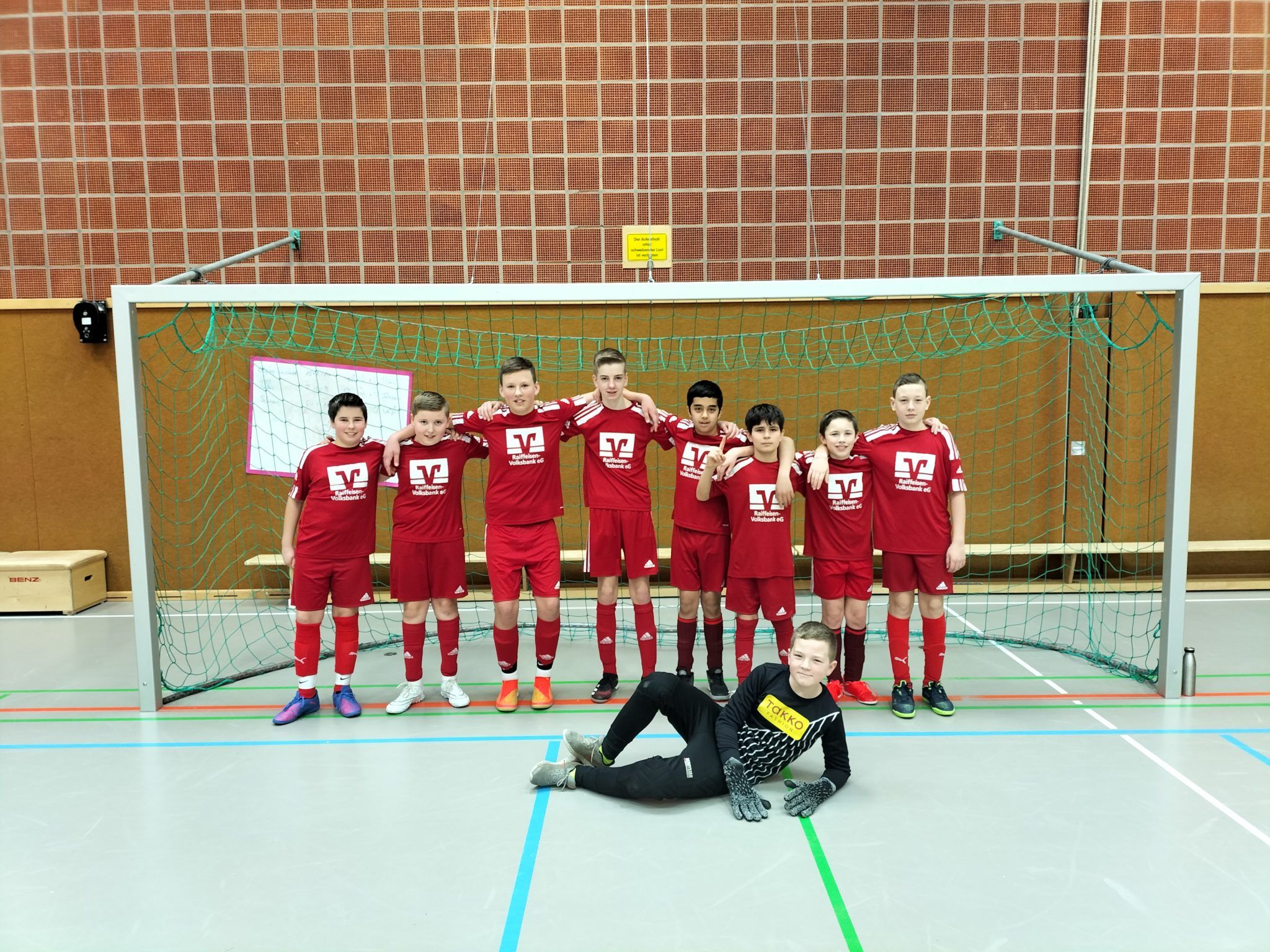 Dank einer ganz starken Mannschaftsleistung und einigen sehenswerten Einzelaktion. Gut gemacht ...